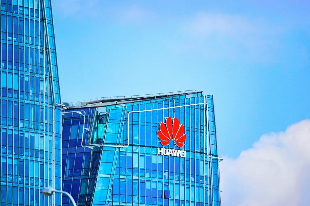 Huawei - история на компанията - възходи, падения, повратности и ...